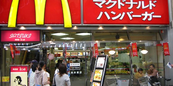 Vì sao doanh thu toàn cầu của McDonald’s sụt giảm? | Vietstock