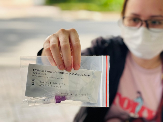 Thị trường kit test nhanh nước bọt 'nóng rẫy', áp đảo test que 'chọc ...