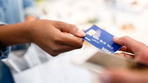 Central bank told card issuers to review procedures | Vietstock