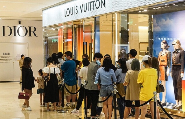 Thị trường hàng xa xỉ Việt Nam tiếp đà tăng trưởng? | Vietstock