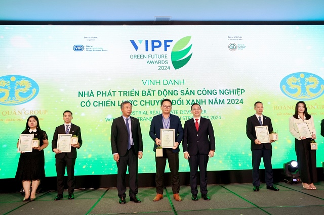 Tập đoàn Hoàng Quân được vinh danh tại diễn đàn Bất động sản công ...