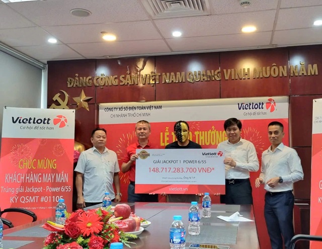 Mua vé Vietlott bằng máy tự chọn, người đàn ông trúng độc đắc gần 149 ...